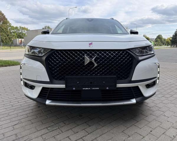 White Citroen DS7 Crossback 2021 in Siauliai, with an engine capacity of 1.50 L and mileage of 242 thousand km for 13700 €, photo 3 on AUTOMOTO.COM.LV