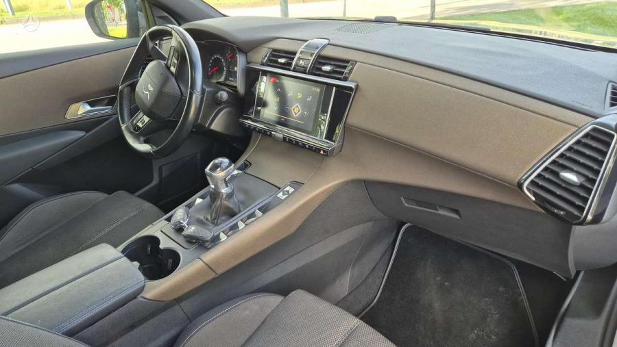 Grey Citroen DS7 2018 in Taurage, with an engine capacity of 2.05 L and mileage of 205 thousand km for 9600 €, photo 19 on AUTOMOTO.COM.LV