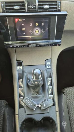 Grey Citroen DS7 2018 in Taurage, with an engine capacity of 2.05 L and mileage of 205 thousand km for 9600 €, photo 26 on AUTOMOTO.COM.LV