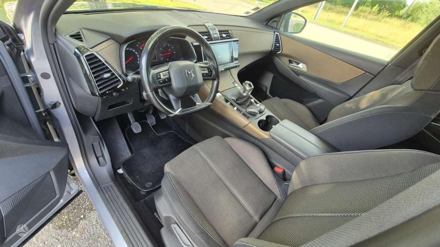 Grey Citroen DS7 2018 in Taurage, with an engine capacity of 2.05 L and mileage of 205 thousand km for 9600 €, photo 32 on AUTOMOTO.COM.LV