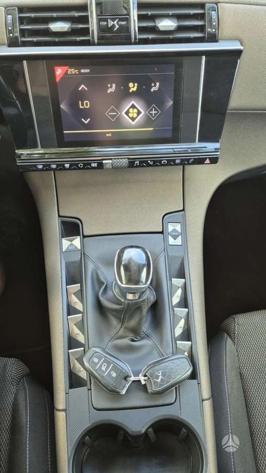Pelēks Citroen DS7 2018 Tauragė, ar dzinēja tilpumu 1.50 L un nobraukumu 205 tūkst. km par 9600 €, foto 26 vietnē AUTOMOTO.COM.LV