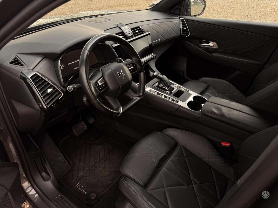 Grey Citroen DS7 2018 in Taurage, with an engine capacity of 2.00 L and mileage of 260 thousand km for 14400 €, photo 20 on AUTOMOTO.COM.LV