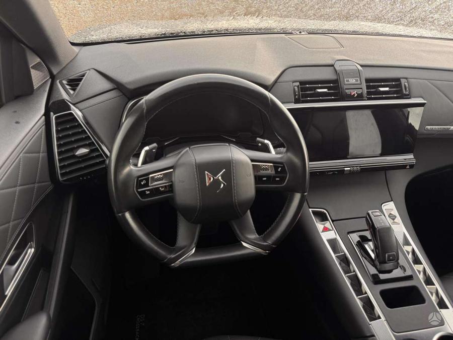 Grey Citroen DS7 2018 in Taurage, with an engine capacity of 2.00 L and mileage of 260 thousand km for 14400 €, photo 22 on AUTOMOTO.COM.LV