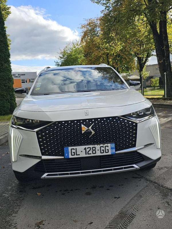 White Citroen DS7 2022 in Taurage, with an engine capacity of 1.50 L and mileage of 175 thousand km for 22000 €, photo 2 on AUTOMOTO.COM.LV