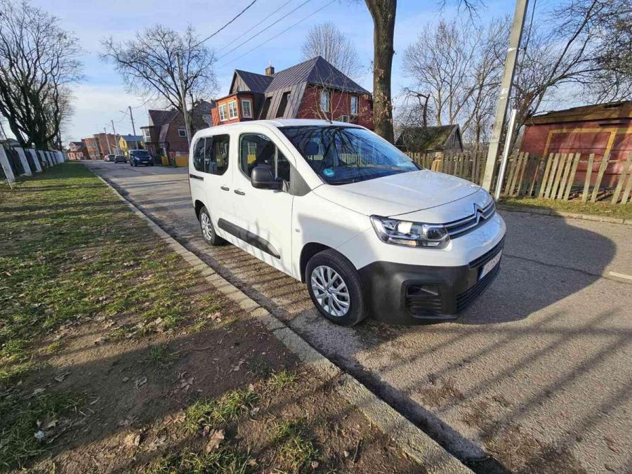 Белый Ситроен e-Berlingo 2023 в Каунас, объемом двигателя 0.00 л и пробегом 32 тыс. км за 15000 €, фото 1 на AUTOMOTO.COM.LV