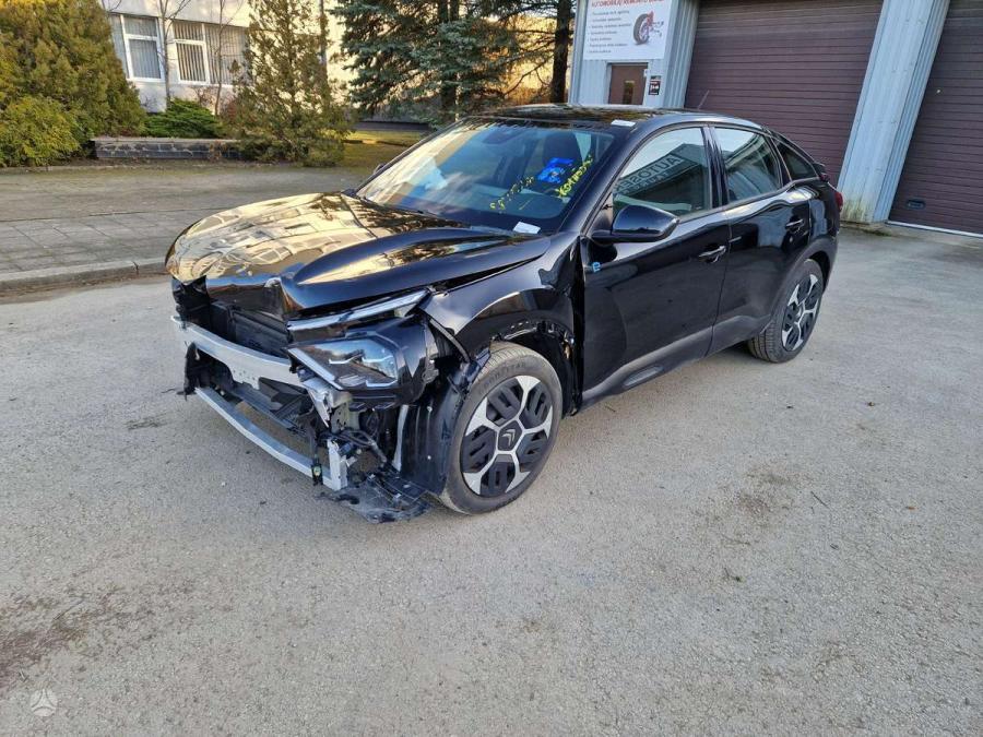 Melns Citroen e-C4 2024 Tauragė, ar dzinēja tilpumu 0.00 L un nobraukumu 12 tūkst. km par 9600 €, foto 1 vietnē AUTOMOTO.COM.LV