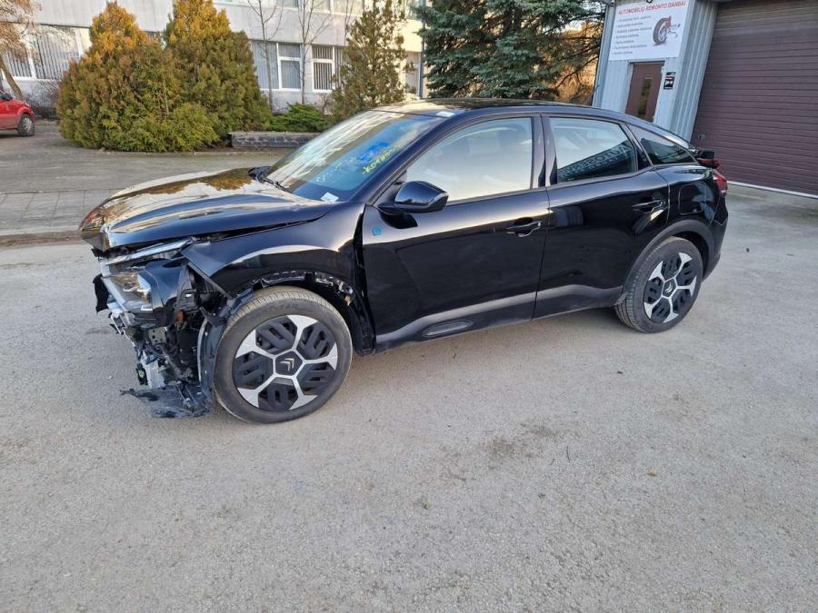 Melns Citroen e-C4 2024 Tauragė, ar dzinēja tilpumu 0.00 L un nobraukumu 12 tūkst. km par 9600 €, foto 2 vietnē AUTOMOTO.COM.LV