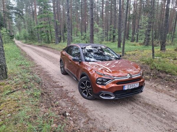 Orange Citroen e-C4 2022 in Vilnius, with an engine capacity of 0.00 L and mileage of 44 thousand km for 18500 €, photo 6 on AUTOMOTO.COM.LV