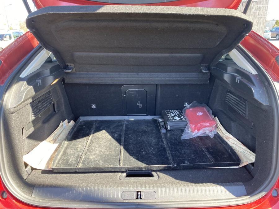 Red Citroen e-C4 2021 in Vilnius, with an engine capacity of 0.00 L and mileage of 135 thousand km for 14500 €, photo 13 on AUTOMOTO.COM.LV