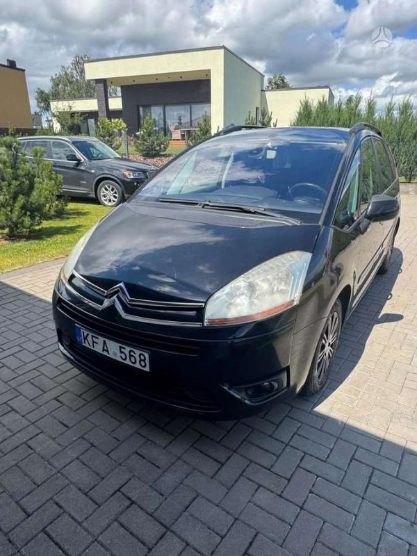 Black Citroen Grand C4 Picasso 2007 in Kaunas, with an engine capacity of 2.00 L and mileage of 325 thousand km for 1750 €, photo 1 on AUTOMOTO.COM.LV