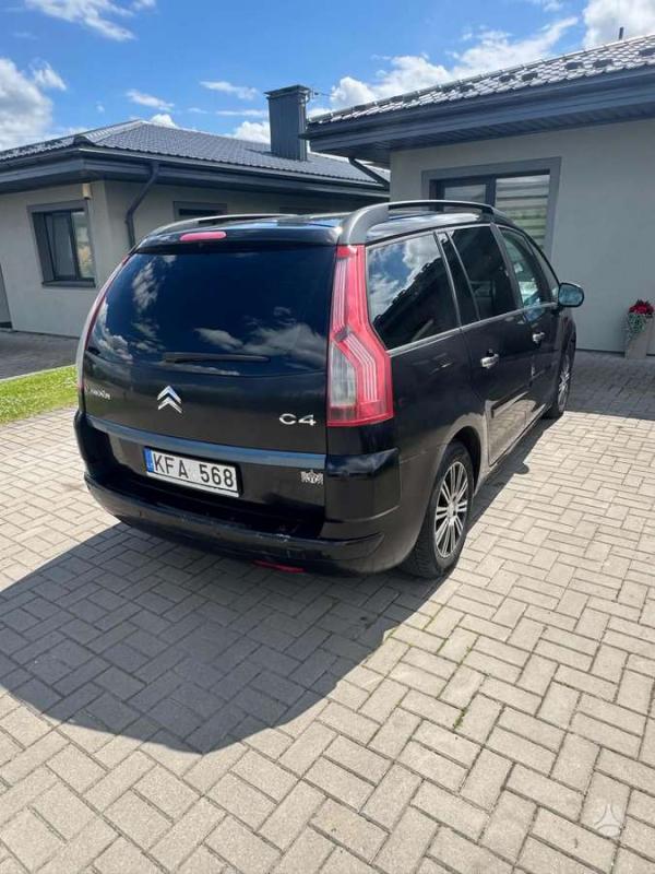 Black Citroen Grand C4 Picasso 2007 in Kaunas, with an engine capacity of 2.00 L and mileage of 325 thousand km for 1750 €, photo 2 on AUTOMOTO.COM.LV