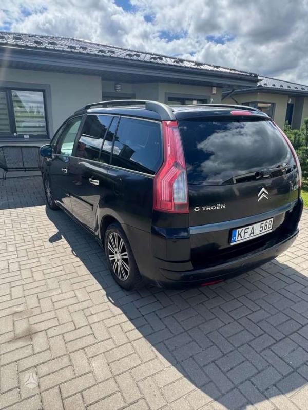 Black Citroen Grand C4 Picasso 2007 in Kaunas, with an engine capacity of 2.00 L and mileage of 325 thousand km for 1750 €, photo 3 on AUTOMOTO.COM.LV