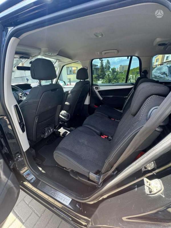 Black Citroen Grand C4 Picasso 2007 in Kaunas, with an engine capacity of 2.00 L and mileage of 325 thousand km for 1750 €, photo 6 on AUTOMOTO.COM.LV