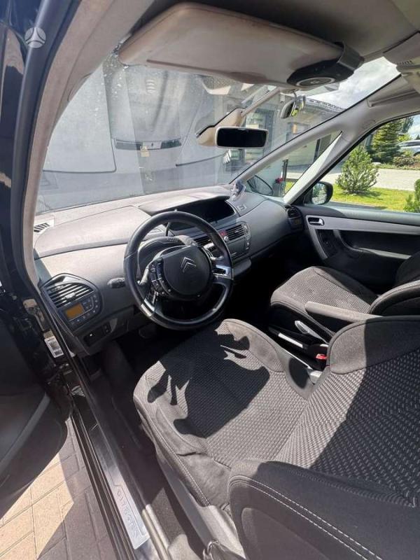 Black Citroen Grand C4 Picasso 2007 in Kaunas, with an engine capacity of 2.00 L and mileage of 325 thousand km for 1750 €, photo 7 on AUTOMOTO.COM.LV