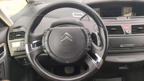 Melns Citroen Grand C4 Picasso 2009 Klaipėda, ar dzinēja tilpumu 2.00 L un nobraukumu 205 tūkst. km par 1650 €, foto 10 vietnē AUTOMOTO.COM.LV
