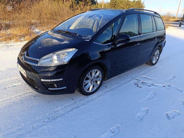 Black Citroen Grand C4 Picasso 2011 in Jonava, with an engine capacity of 2.00 L and mileage of 308 thousand km for 3100 €, photo 1 on AUTOMOTO.COM.LV