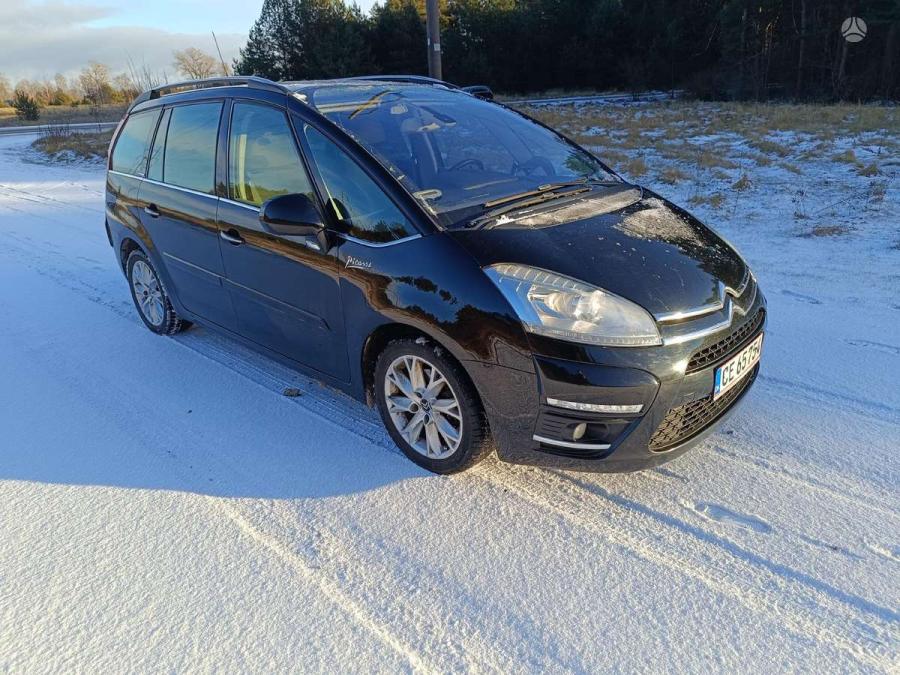 Black Citroen Grand C4 Picasso 2011 in Jonava, with an engine capacity of 2.00 L and mileage of 308 thousand km for 3100 €, photo 2 on AUTOMOTO.COM.LV