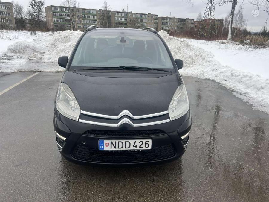 Black Citroen Grand C4 Picasso 2012 in Alytus, with an engine capacity of 1.56 L and mileage of 278 thousand km for 1299 €, photo 2 on AUTOMOTO.COM.LV