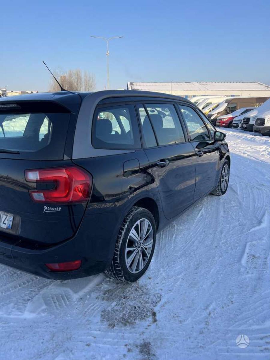 Black Citroen Grand C4 Picasso 2013 in Taurage, with an engine capacity of 2.00 L and mileage of 296 thousand km for 4950 €, photo 4 on AUTOMOTO.COM.LV