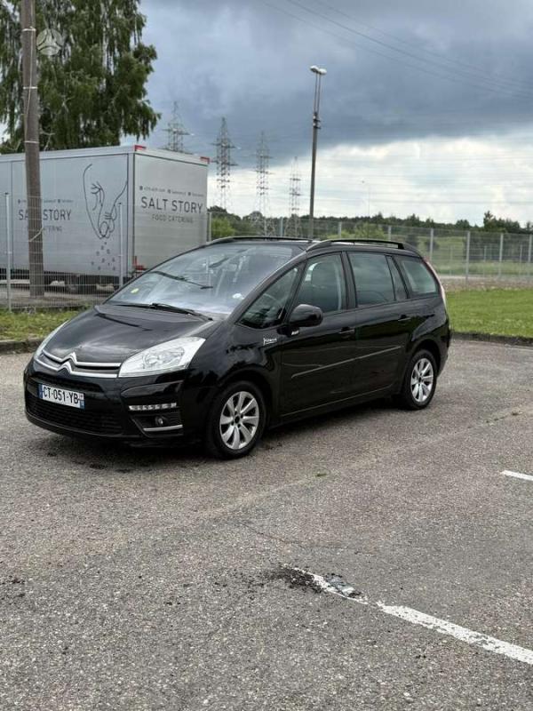 Melns Citroen Grand C4 Picasso 2013 Viļņa, ar dzinēja tilpumu 1.56 L un nobraukumu 260 tūkst. km par 3500 €, foto 1 vietnē AUTOMOTO.COM.LV