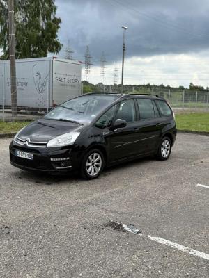 Melns Citroen Grand C4 Picasso 2013 Viļņa, ar dzinēja tilpumu 1.56 L un nobraukumu 260 tūkst. km par 3500 €, foto  vietnē AUTOMOTO.COM.LV