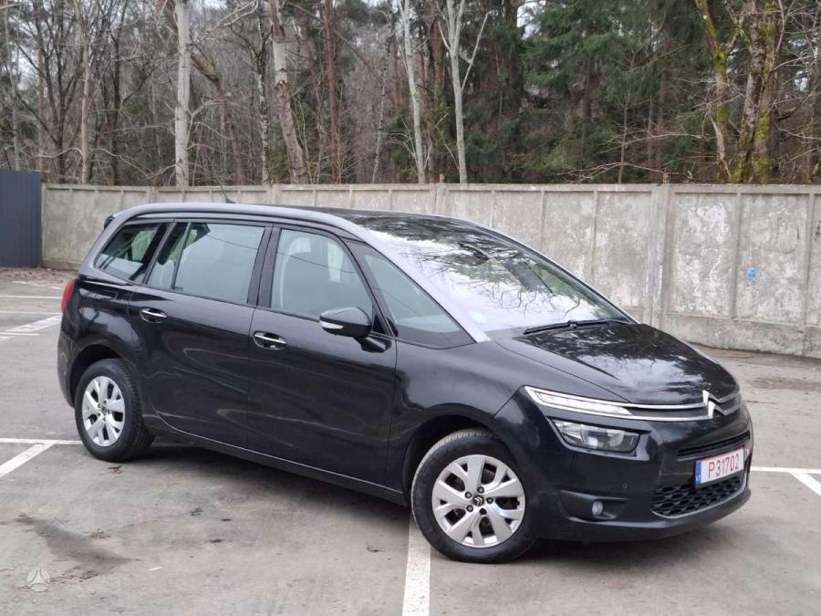 Black Citroen Grand C4 Picasso 2014 in Vilnius, with an engine capacity of 1.56 L and mileage of 259 thousand km for 4800 €, photo 1 on AUTOMOTO.COM.LV