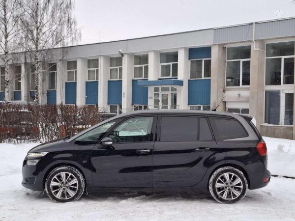 Black Citroen Grand C4 Picasso 2014 in Vilnius, with an engine capacity of 2.00 L and mileage of 285 thousand km for 6300 €, photo 4 on AUTOMOTO.COM.LV