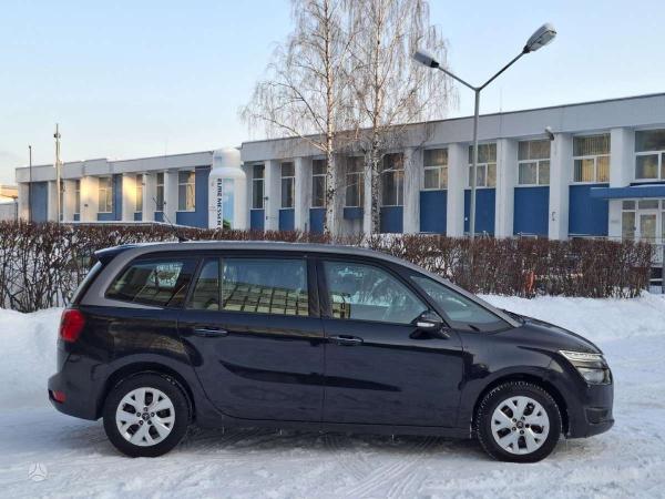Black Citroen Grand C4 Picasso 2014 in Vilnius, with an engine capacity of 1.56 L and mileage of 259 thousand km for 4650 €, photo 3 on AUTOMOTO.COM.LV