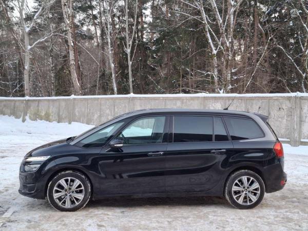 Melns Citroen Grand C4 Picasso 2014 Viļņa, ar dzinēja tilpumu 2.00 L un nobraukumu 285 tūkst. km par 6300 €, foto 4 vietnē AUTOMOTO.COM.LV