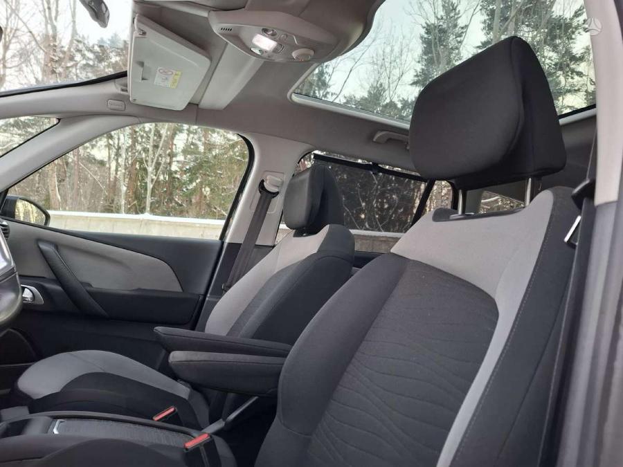 Melns Citroen Grand C4 Picasso 2014 Viļņa, ar dzinēja tilpumu 2.00 L un nobraukumu 285 tūkst. km par 6300 €, foto 18 vietnē AUTOMOTO.COM.LV