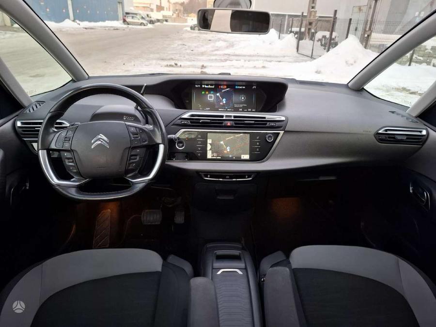 Melns Citroen Grand C4 Picasso 2014 Viļņa, ar dzinēja tilpumu 1.56 L un nobraukumu 259 tūkst. km par 4650 €, foto 3 vietnē AUTOMOTO.COM.LV