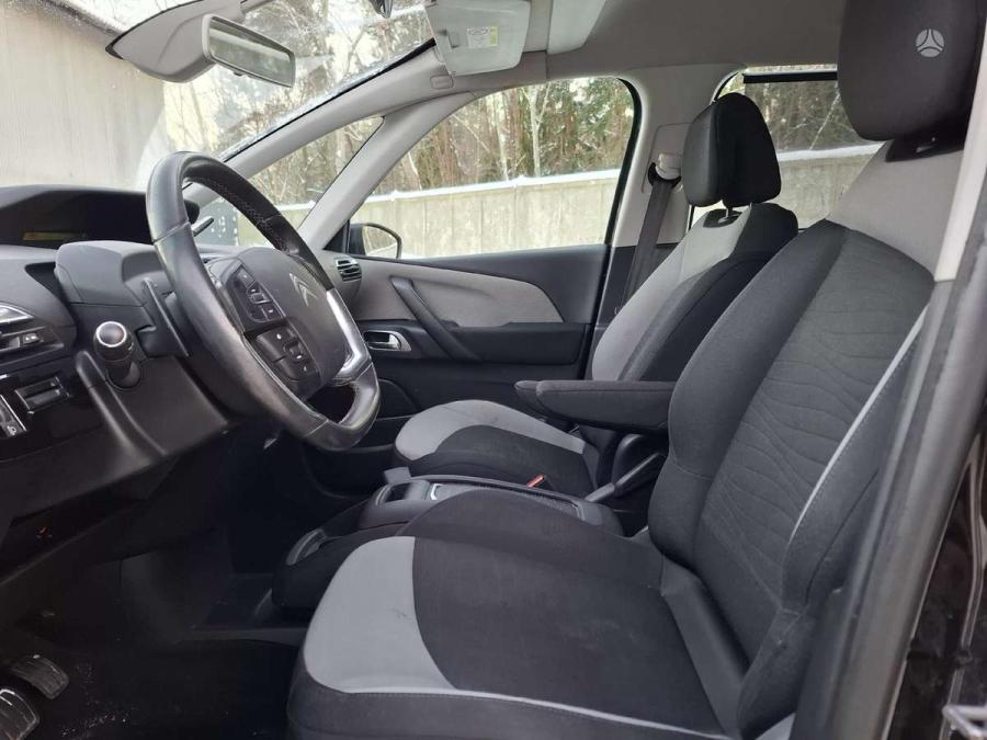Melns Citroen Grand C4 Picasso 2014 Viļņa, ar dzinēja tilpumu 1.56 L un nobraukumu 259 tūkst. km par 4650 €, foto 25 vietnē AUTOMOTO.COM.LV