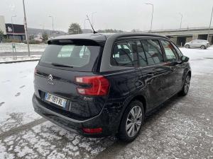 Black Citroen Grand C4 Picasso 2014 in Vilnius, with an engine capacity of 1.56 L and mileage of 205 thousand km for 4999 €, photo 5 on AUTOMOTO.COM.LV