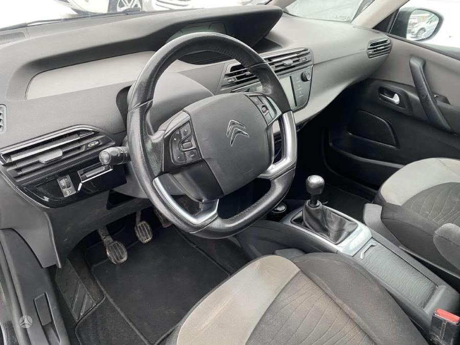 Black Citroen Grand C4 Picasso 2014 in Vilnius, with an engine capacity of 1.56 L and mileage of 205 thousand km for 4999 €, photo 10 on AUTOMOTO.COM.LV