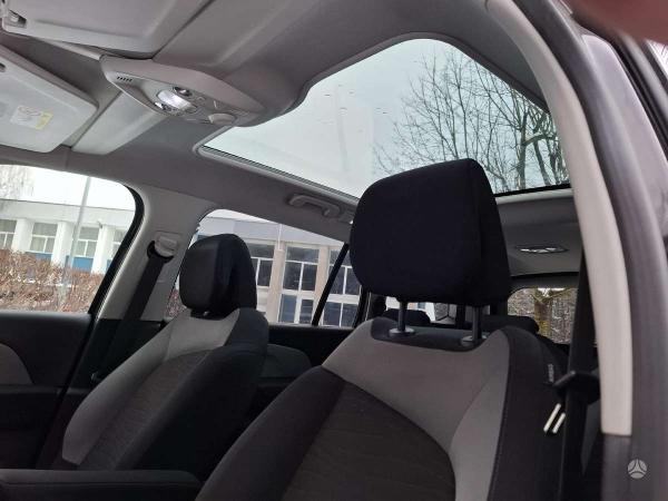 Melns Citroen Grand C4 Picasso 2014 Viļņa, ar dzinēja tilpumu 2.00 L un nobraukumu 285 tūkst. km par 6200 €, foto 3 vietnē AUTOMOTO.COM.LV