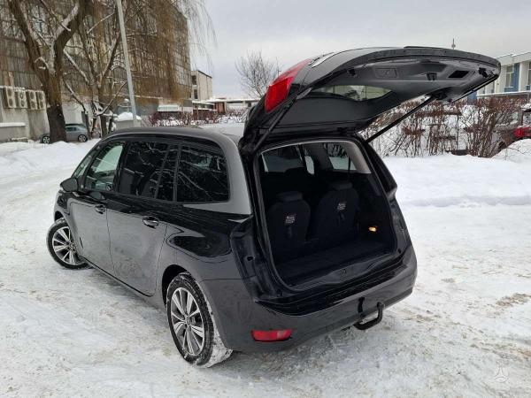 Melns Citroen Grand C4 Picasso 2014 Viļņa, ar dzinēja tilpumu 2.00 L un nobraukumu 285 tūkst. km par 6200 €, foto 5 vietnē AUTOMOTO.COM.LV