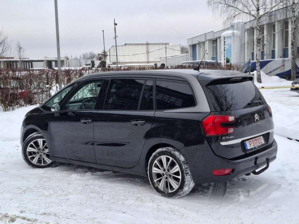 Black Citroen Grand C4 Picasso 2014 in Vilnius, with an engine capacity of 2.00 L and mileage of 284 thousand km for 6300 €, photo 8 on AUTOMOTO.COM.LV