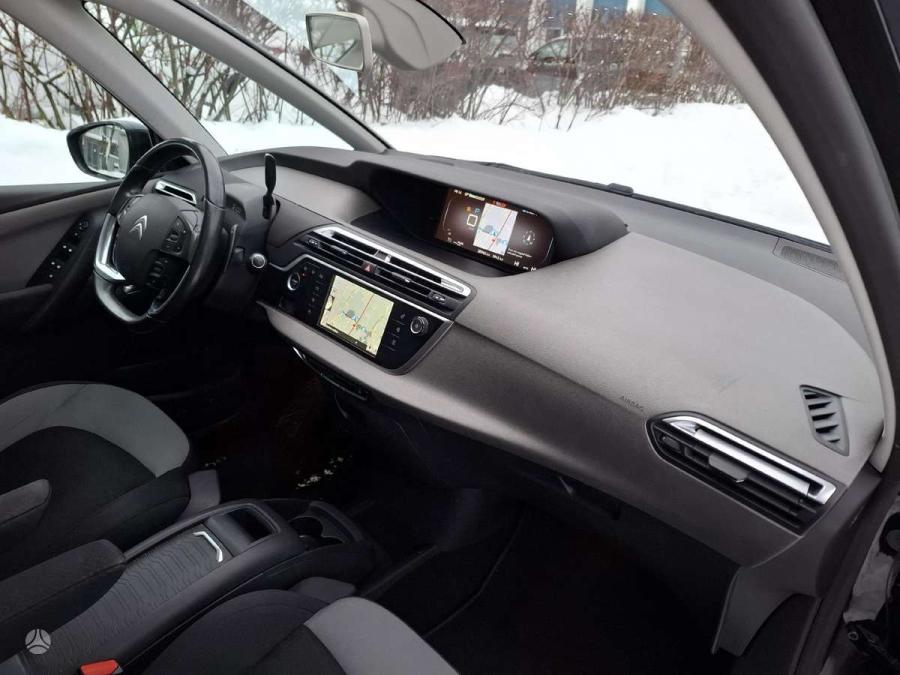Black Citroen Grand C4 Picasso 2014 in Vilnius, with an engine capacity of 2.00 L and mileage of 284 thousand km for 6300 €, photo 17 on AUTOMOTO.COM.LV