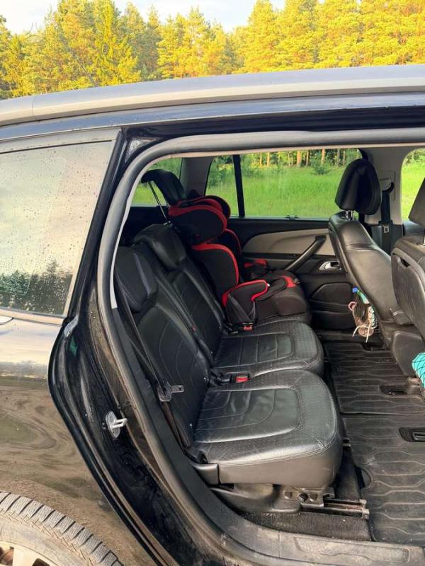 Melns Citroen Grand C4 Picasso 2014 Radviliškis, ar dzinēja tilpumu 1.56 L un nobraukumu 396 tūkst. km par 6050 €, foto 8 vietnē AUTOMOTO.COM.LV