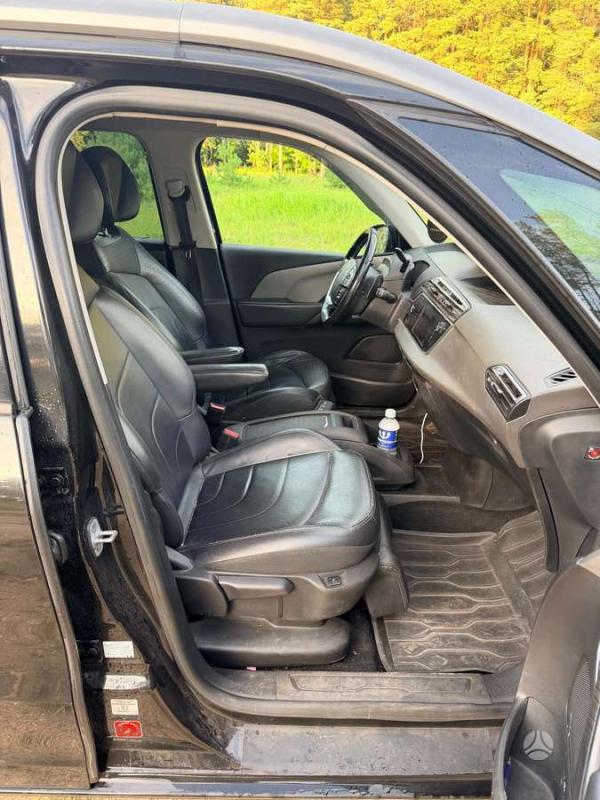 Melns Citroen Grand C4 Picasso 2014 Radviliškis, ar dzinēja tilpumu 1.56 L un nobraukumu 396 tūkst. km par 6050 €, foto 10 vietnē AUTOMOTO.COM.LV