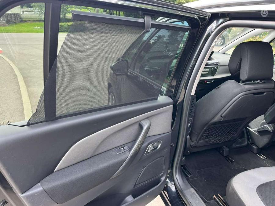 Melns Citroen Grand C4 Picasso 2014 Tauragė, ar dzinēja tilpumu 2.00 L un nobraukumu 290 tūkst. km par 4600 €, foto 15 vietnē AUTOMOTO.COM.LV