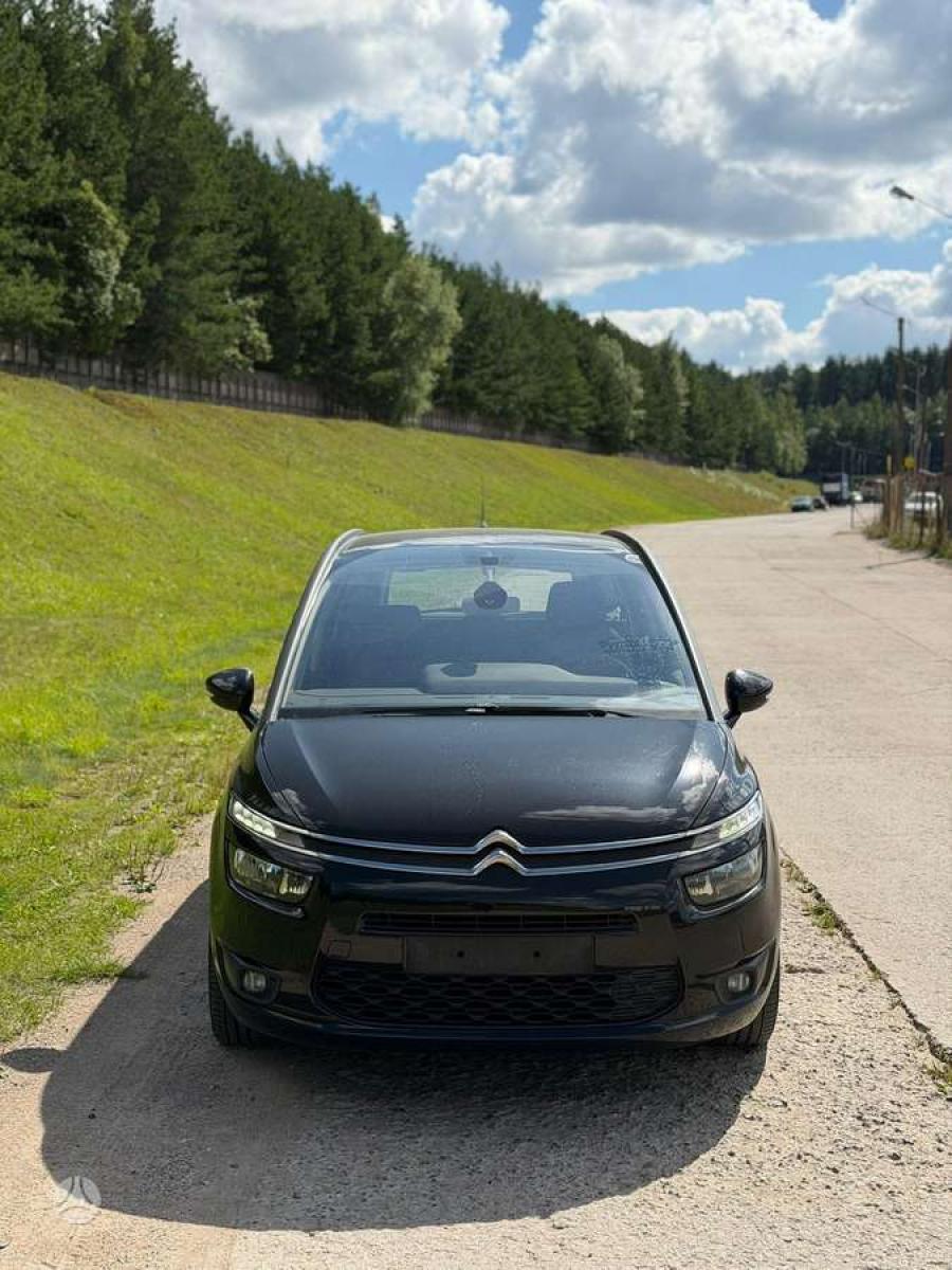 Black Citroen Grand C4 Picasso 2014 in Vilnius, with an engine capacity of 1.56 L and mileage of 320 thousand km for 4600 €, photo 3 on AUTOMOTO.COM.LV