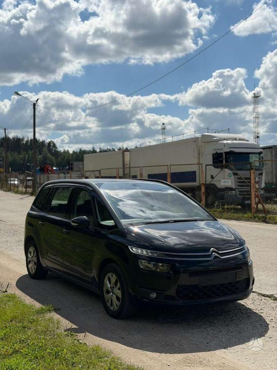 Black Citroen Grand C4 Picasso 2014 in Vilnius, with an engine capacity of 1.56 L and mileage of 320 thousand km for 4600 €, photo 4 on AUTOMOTO.COM.LV