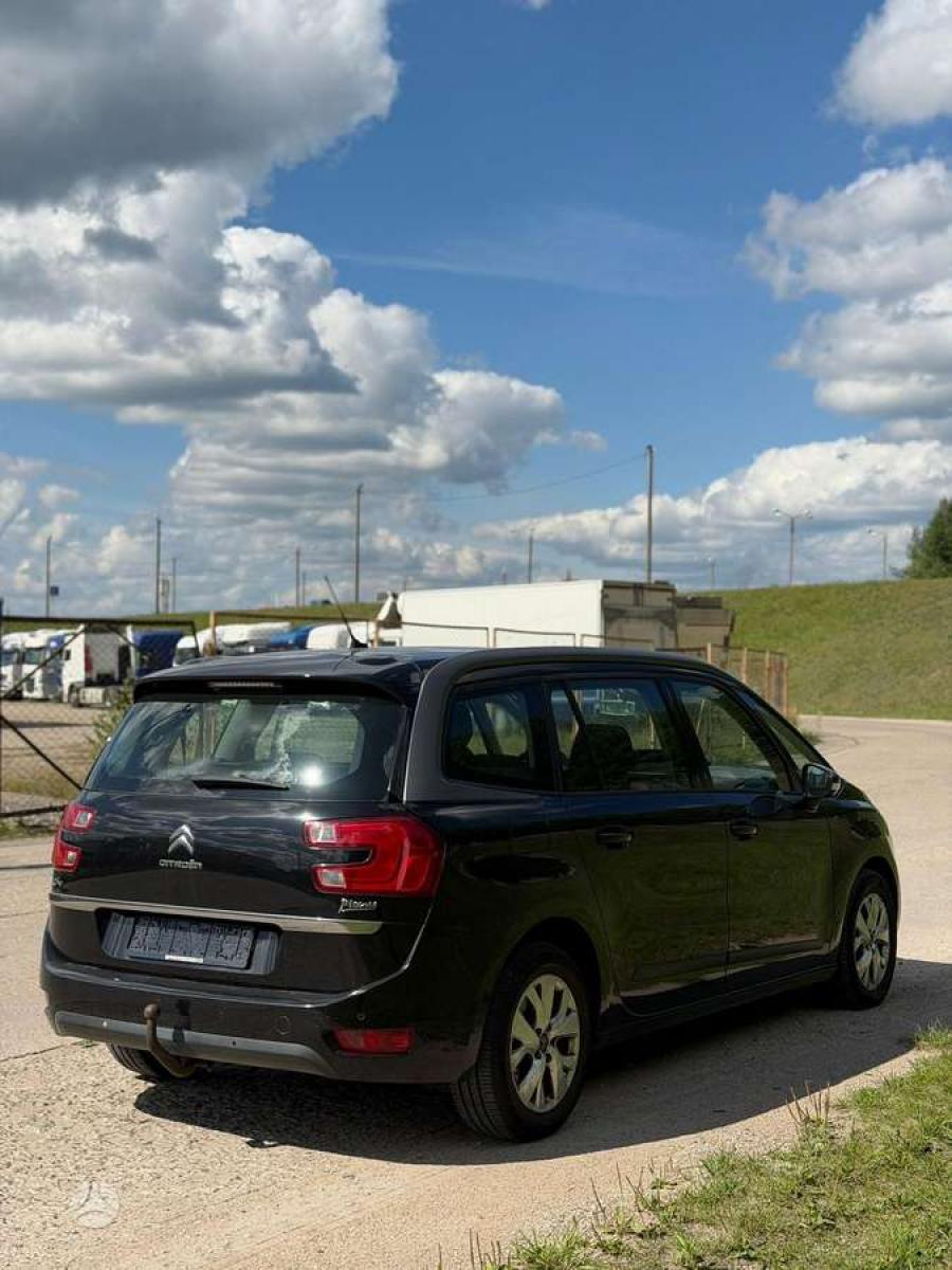 Black Citroen Grand C4 Picasso 2014 in Vilnius, with an engine capacity of 1.56 L and mileage of 320 thousand km for 4600 €, photo 5 on AUTOMOTO.COM.LV