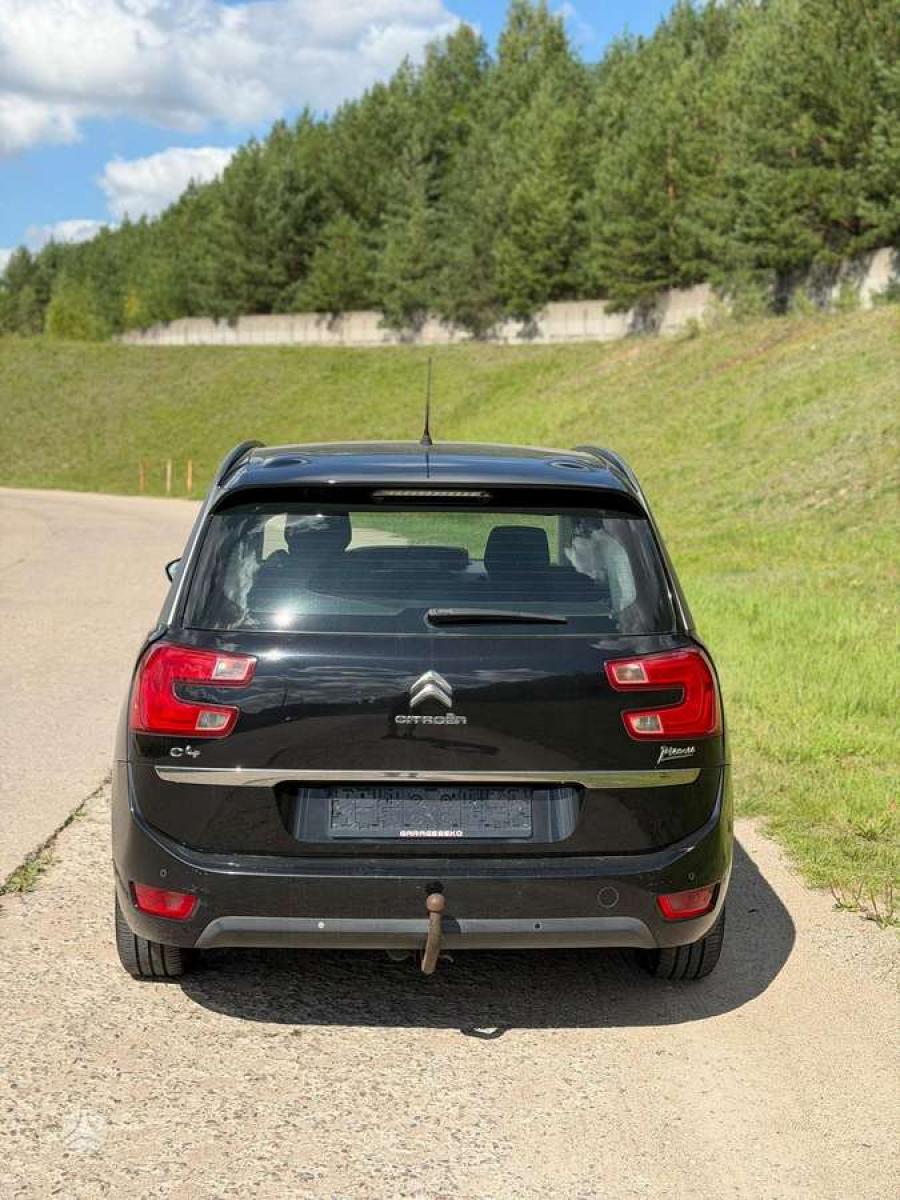 Black Citroen Grand C4 Picasso 2014 in Vilnius, with an engine capacity of 1.56 L and mileage of 320 thousand km for 4600 €, photo 6 on AUTOMOTO.COM.LV