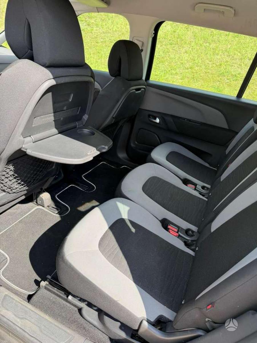 Black Citroen Grand C4 Picasso 2014 in Vilnius, with an engine capacity of 1.56 L and mileage of 320 thousand km for 4600 €, photo 9 on AUTOMOTO.COM.LV