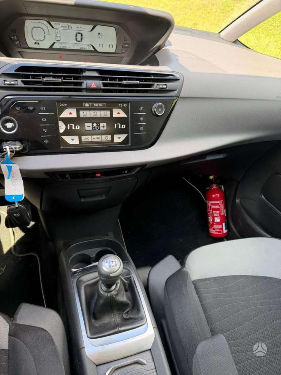 Black Citroen Grand C4 Picasso 2014 in Vilnius, with an engine capacity of 1.56 L and mileage of 320 thousand km for 4600 €, photo 11 on AUTOMOTO.COM.LV