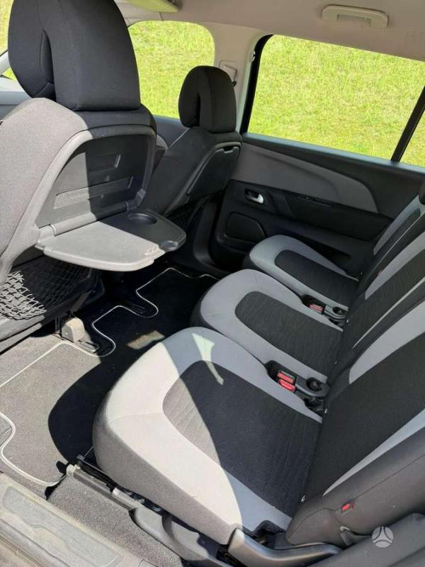 Melns Citroen Grand C4 Picasso 2014 Viļņa, ar dzinēja tilpumu 1.56 L un nobraukumu 320 tūkst. km par 4600 €, foto 9 vietnē AUTOMOTO.COM.LV