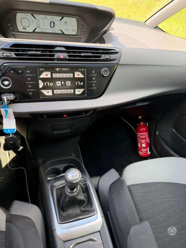 Melns Citroen Grand C4 Picasso 2014 Viļņa, ar dzinēja tilpumu 1.56 L un nobraukumu 320 tūkst. km par 4600 €, foto 11 vietnē AUTOMOTO.COM.LV
