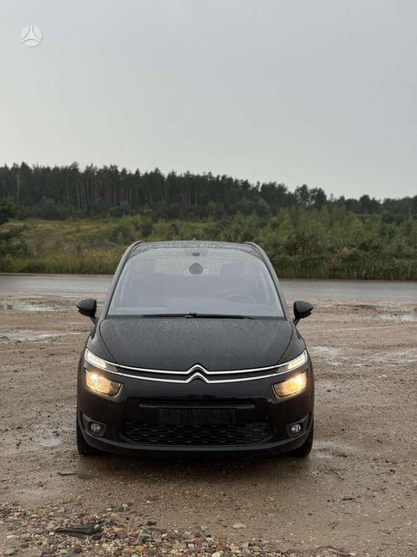 Black Citroen Grand C4 Picasso 2014 in Vilnius, with an engine capacity of 1.56 L and mileage of 310 thousand km for 4500 €, photo 3 on AUTOMOTO.COM.LV